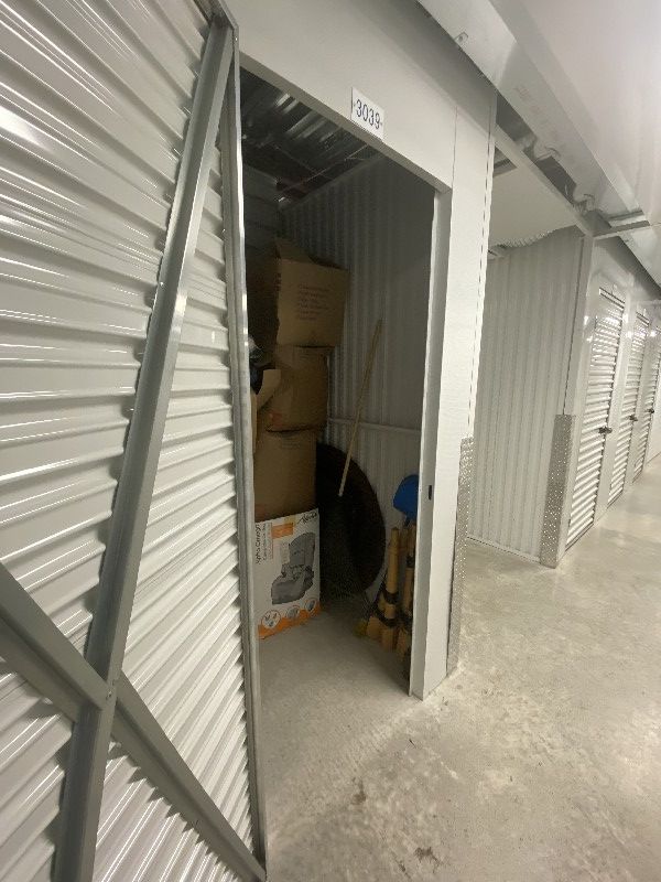 iBid4Storage.com - Secure Self Storage Auction - 16974764477608