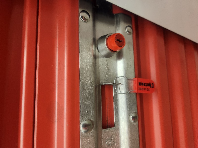 iBid4Storage.com - U Lock Mini Storage Auction - 17066354526922