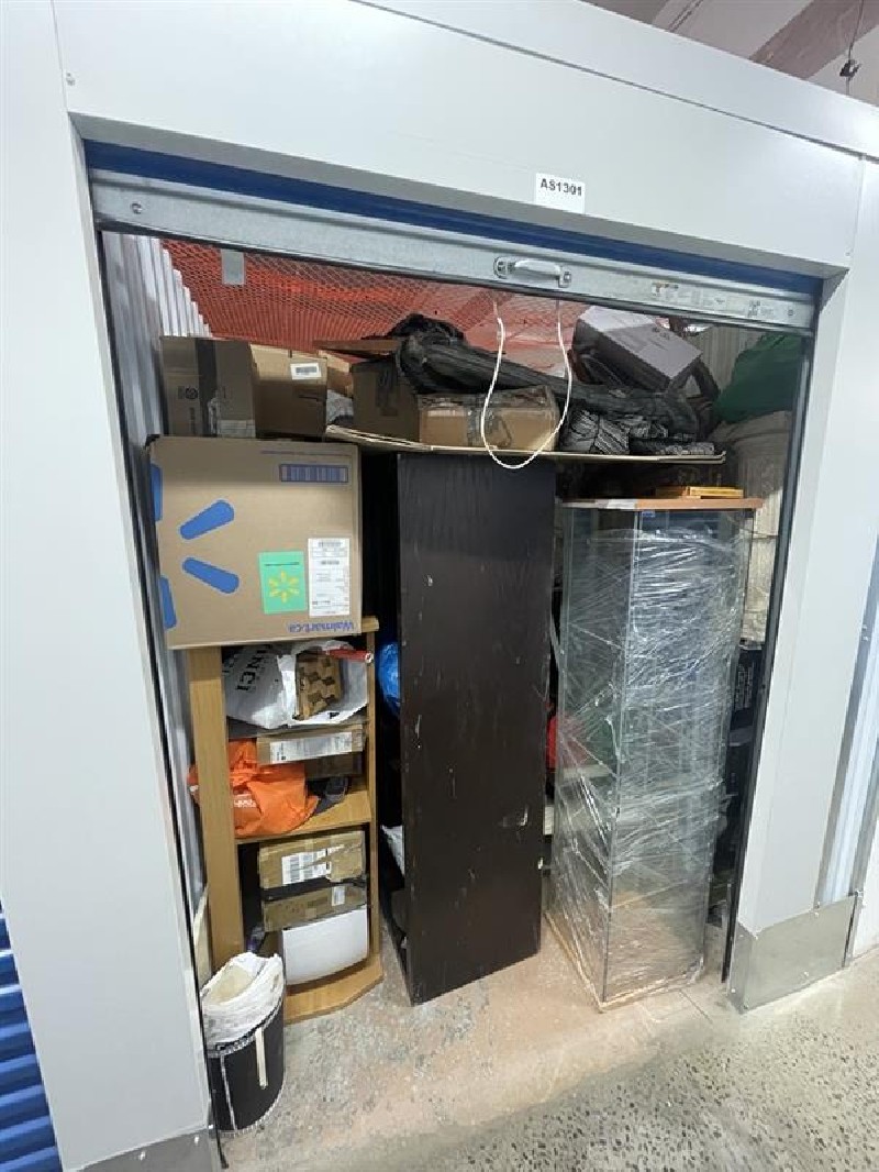 iBid4Storage.com - Montreal Mini-Storage Auction - 17114684293119