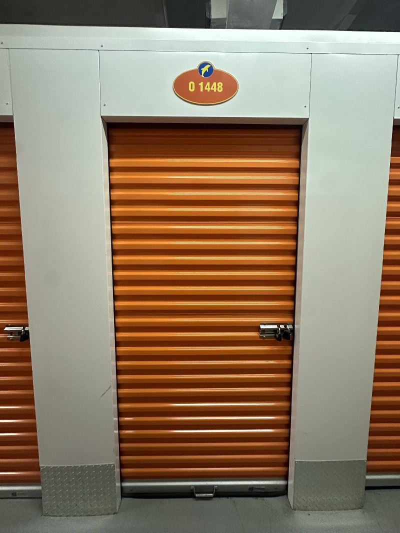 iBid4Storage.com - Montreal Mini-Storage Auction - 17285926911447