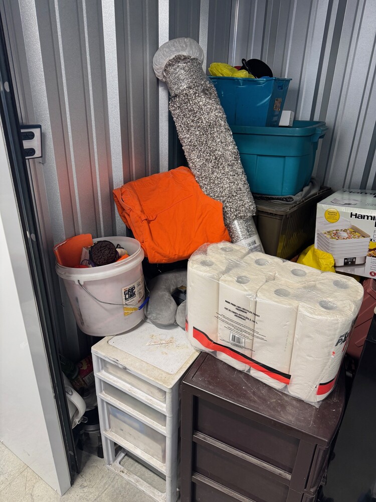 iBid4Storage.com - Bluebird Self Storage Auction - 17335941288236