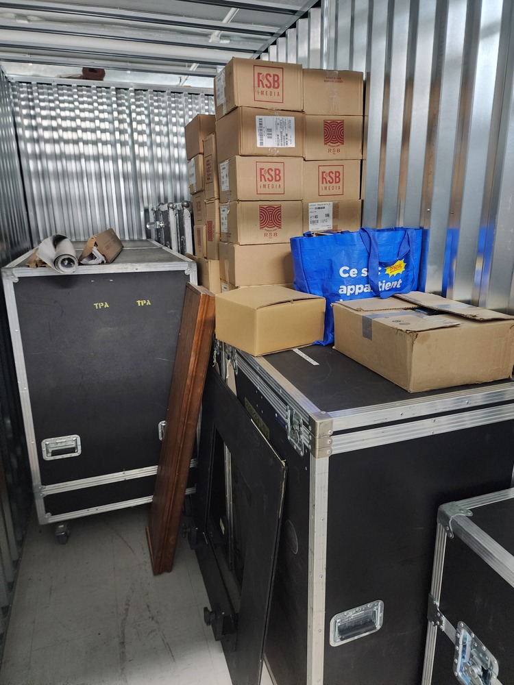 iBid4Storage.com - Montreal Mini-Storage Auction - 17395460708988