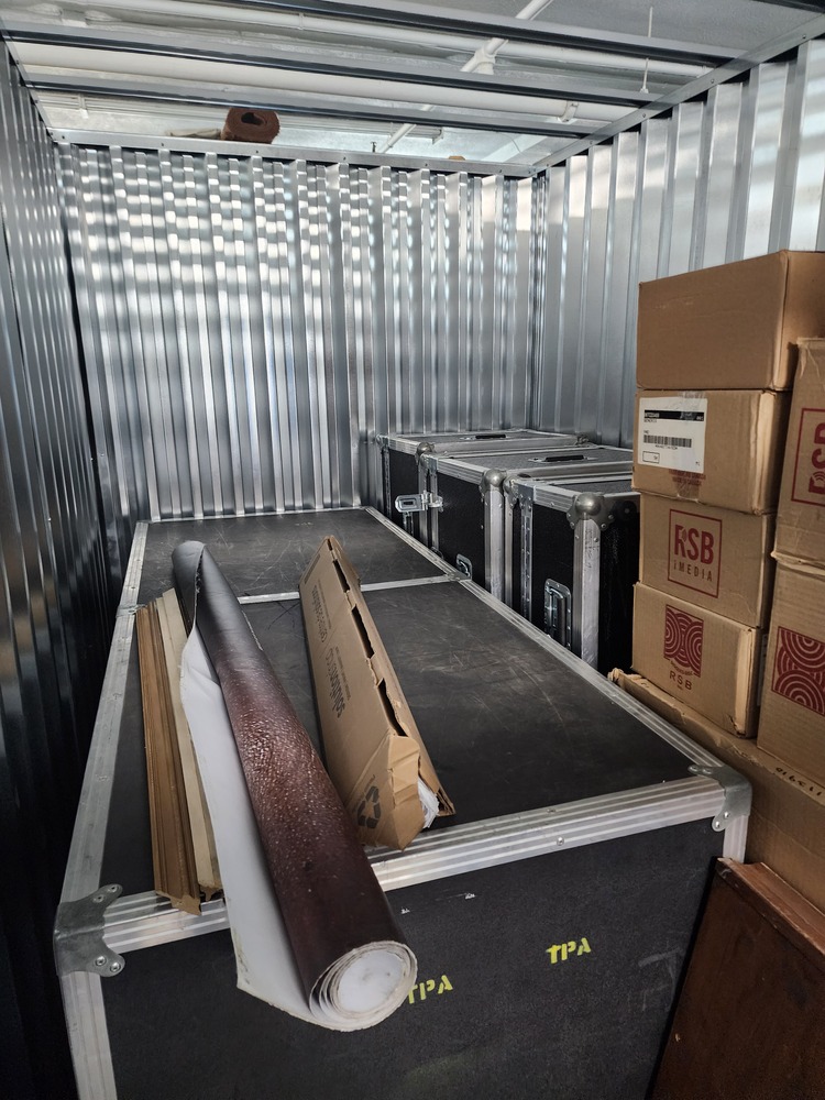 iBid4Storage.com - Montreal Mini-Storage Auction - 17395460708988