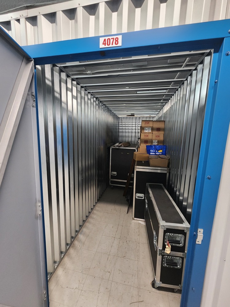 iBid4Storage.com - Montreal Mini-Storage Auction - 17395460708988