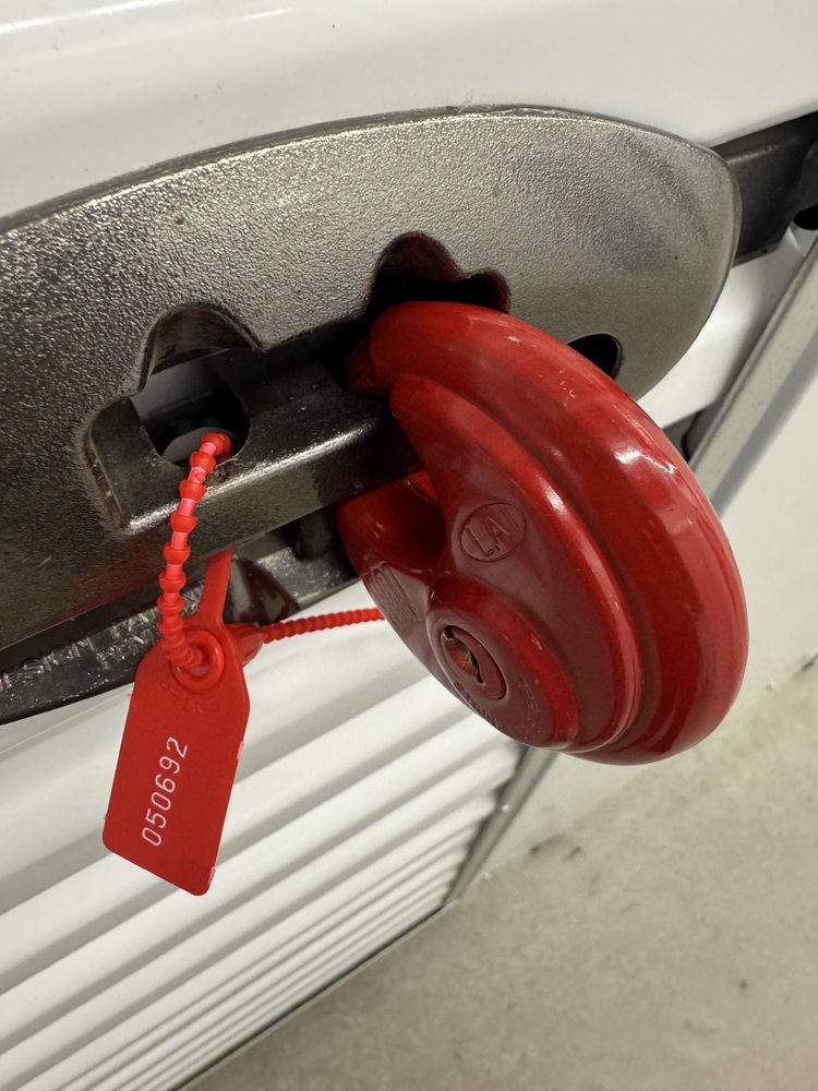 iBid4Storage.com - SmartStop Self Storage Auction - 17452652342696