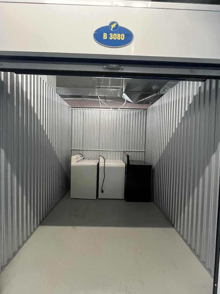 iBid4Storage.com - Montreal Mini-Storage Auction - 17480212339325