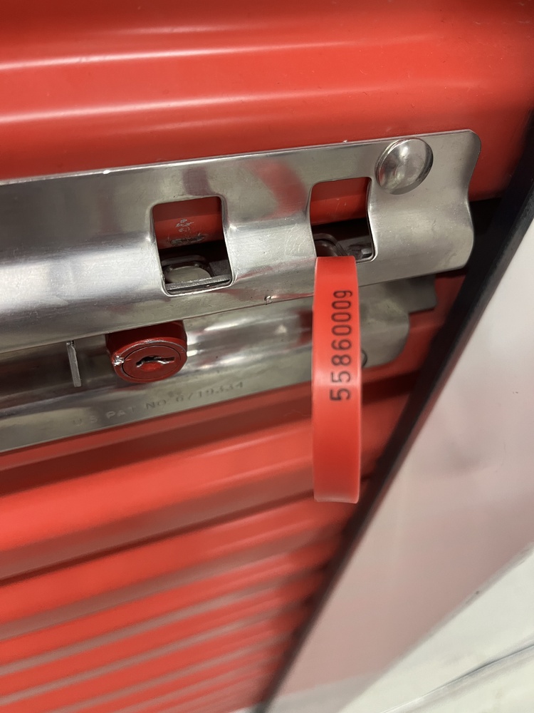 iBid4Storage.com - Montreal Mini-Storage Auction - 17480217248244