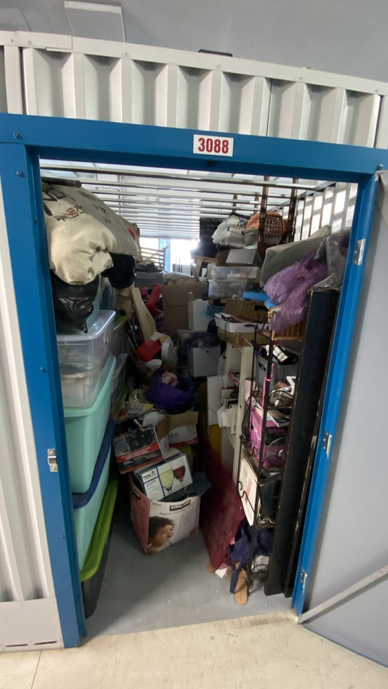 iBid4Storage.com - Montreal Mini-Storage Auction - 17484507041718