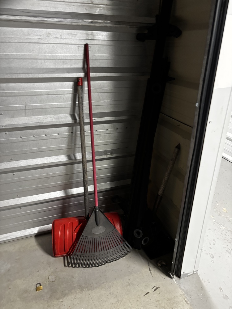 iBid4Storage.com - StorageMart - Adelaide St N Auction - 17494942942675