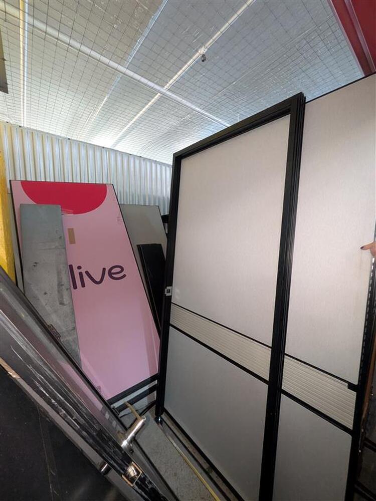 iBid4Storage.com - Montreal Mini-Storage Auction - 17550912992419